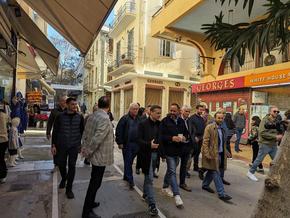 Επίσκεψη του Χάρη Δούκα στο εμπορικό τρίγωνο της Αθήνας και στην ...