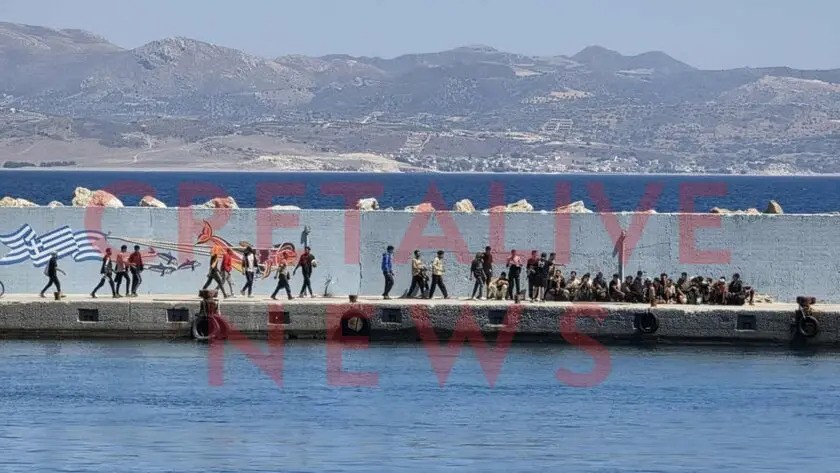 Καραβιές μεταναστών καταφτάνουν στην Κρήτη - Δείτε βίντεο με την απόβασή τους | Eretikos.gr