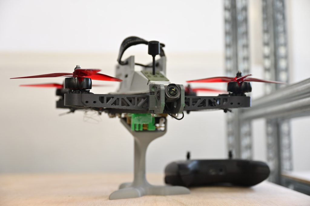 Καμαρώνει ο Δένδιας από το εργοστάσιο drones! Δυνατότητα παραγωγής άνω των 1.000 drones τον ...