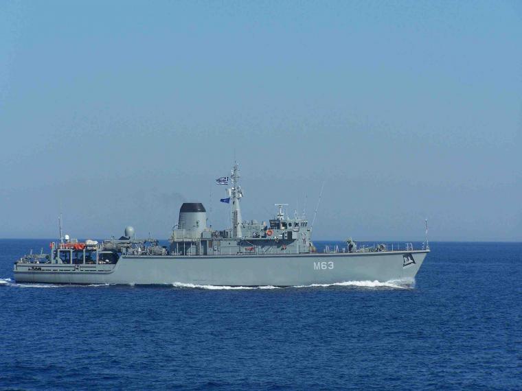 Πειραιάς: Επιβατηγό πλοίο συγκρούστηκε με πλοίο του Πολεμικού Ναυτικού ...