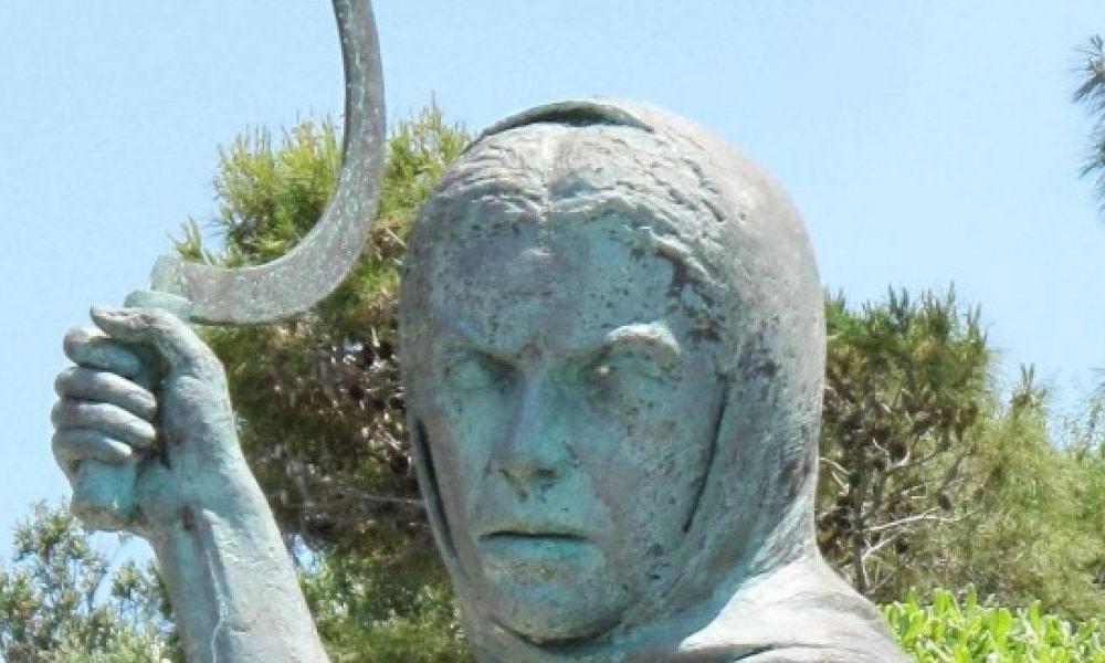 Η Ιστορία της Μανιάτισσας με το δρεπάνι - Άραγε αυτό γιατί δεν μας τα ...