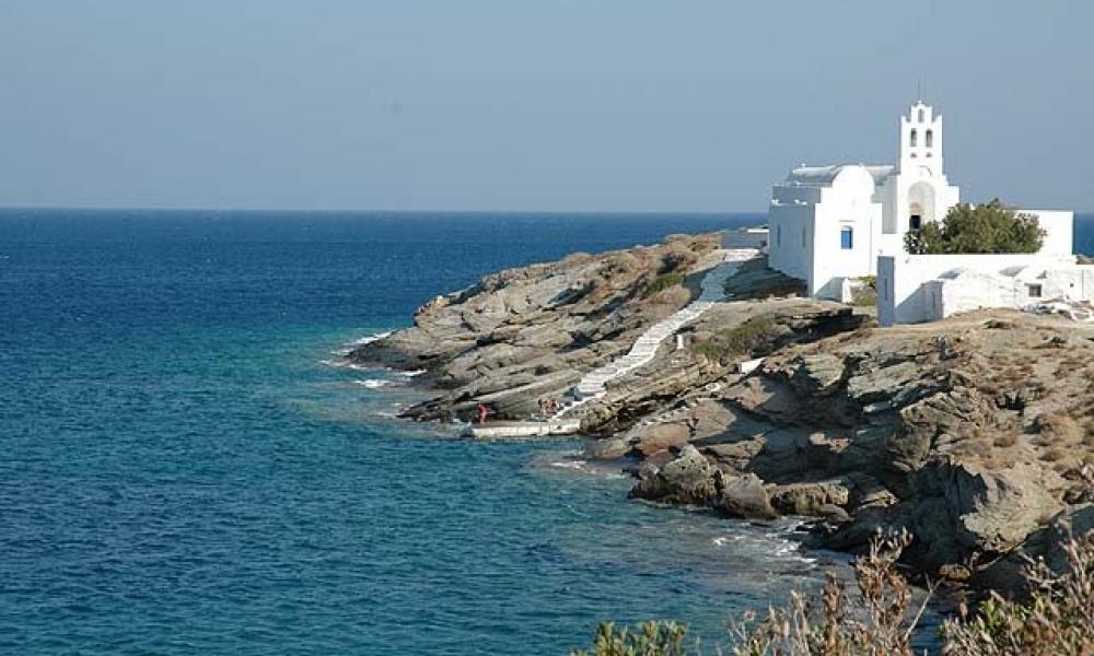 Η Παναγιά Χρυσοπηγή στη Σίφνο που «έκοψε» τη γη στα δύο– Εικόνες ...