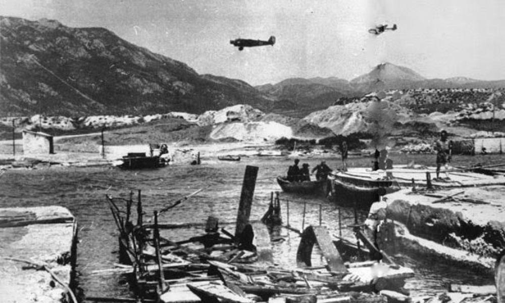 Βίντεο-ντοκουμέντο από την αεροπορική επίθεση των Γερμανών στον Ισθμό ...