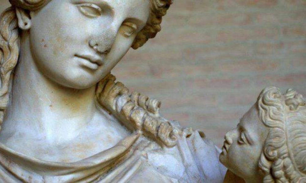 Η αρχαία ελληνική ευχή της μάνας στο γιό, έξι λέξεων μόνο με φωνήεντα ...