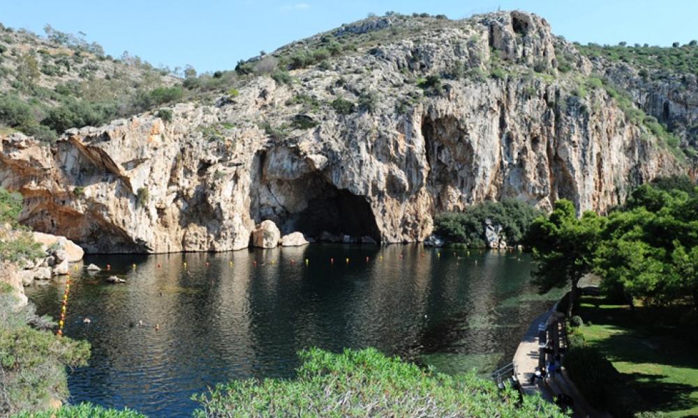 Ποιο μυστήριο κρύβει η λίμνη της Βουλιαγμένης; | Pentapostagma
