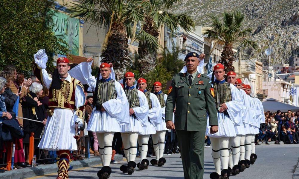 Η Προεδρική Φρουρά γιορτάζει: Χρόνια πολλά στους λεβέντες της Ελλάδας ...