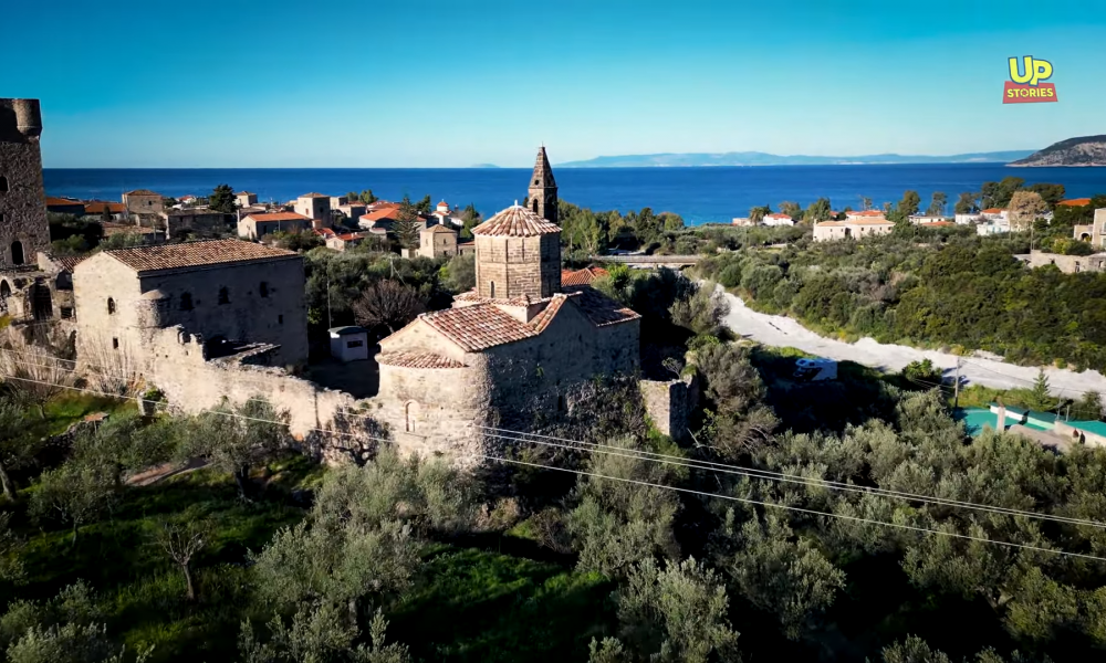 Παλαιά Καρδαμύλη. Η παραμυθένια μυστική καστροπολιτεία με το ομορφότερο ...