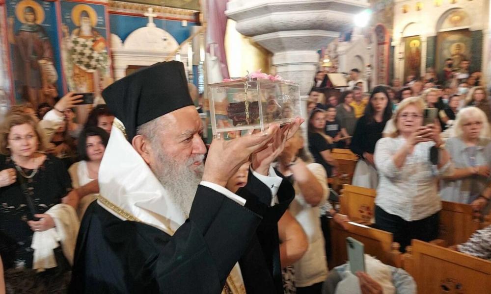 Ρίγη συγκίνησης: Επέστρεψε στο σκήνωμα το δεξί χέρι του Αγίου Ιωάννη ...