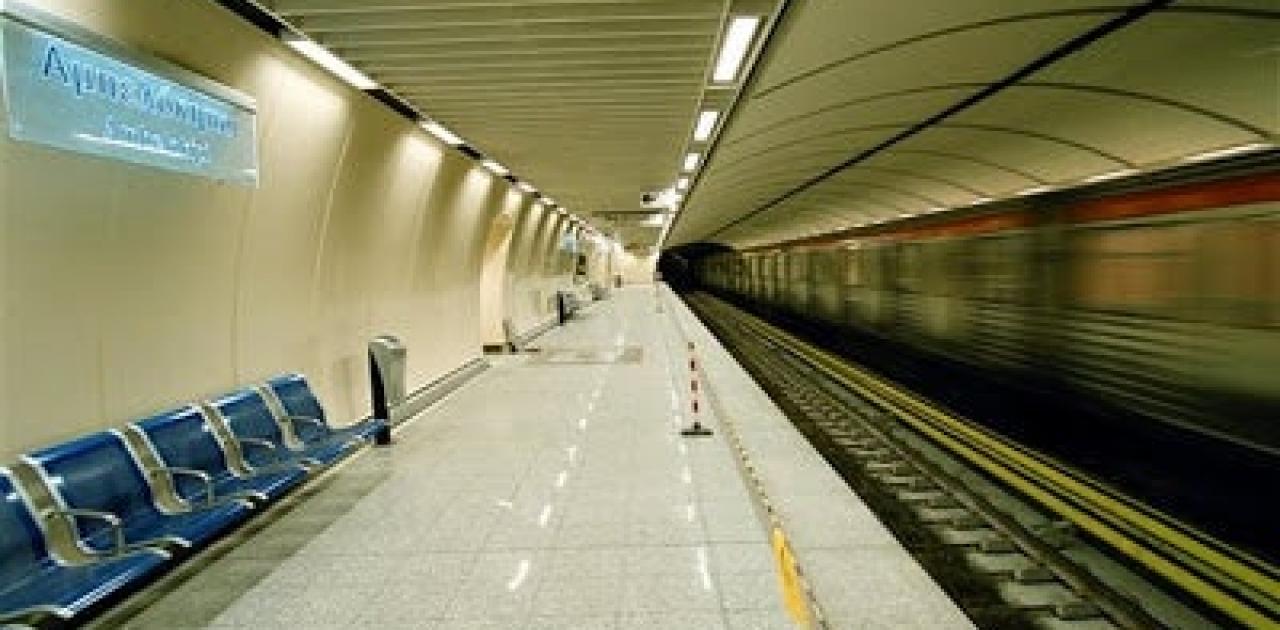 ΑΝΔΡΑΣ ΕΠΕΣΕ ΣΤΙΣ ΓΡΑΜΜΕΣ ΤΟΥ ΜΕΤΡΟ ΚΑΙ ΣΚΟΤΩΘΗΚΕ... | Pentapostagma