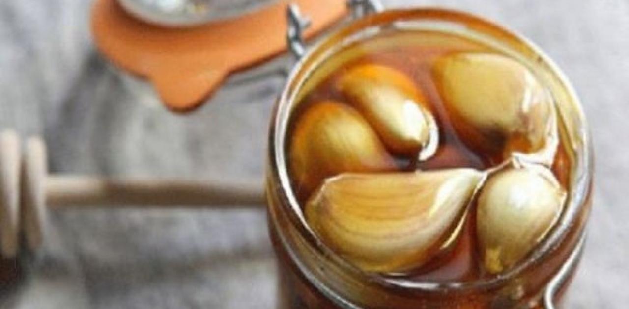 ΔΕΝ ΦΑΝΤΑΖΕΣΤΕ ΓΙΑΤΙ ΒΑΖΕΙ ΣΚΟΡΔΟ ΜΕΣΑ ΣΤΟ ΜΕΛΙ! Θα εκπλαγείτε από το ...