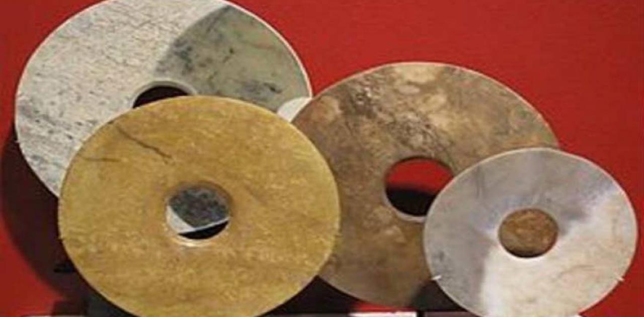 Οι παράξενοι δίσκοι των Dropa που έχουν χαραγμένα μηνύματα σε άγνωστα ...