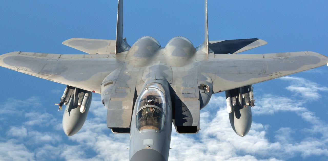 Απίστευτη μάχη: F-22 vs F-15 (video) | Pentapostagma