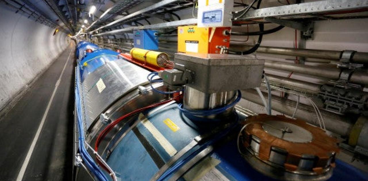 Ανακαλύφθηκαν πέντε νέα υποατομικά σωματίδια στο CERN | Pentapostagma