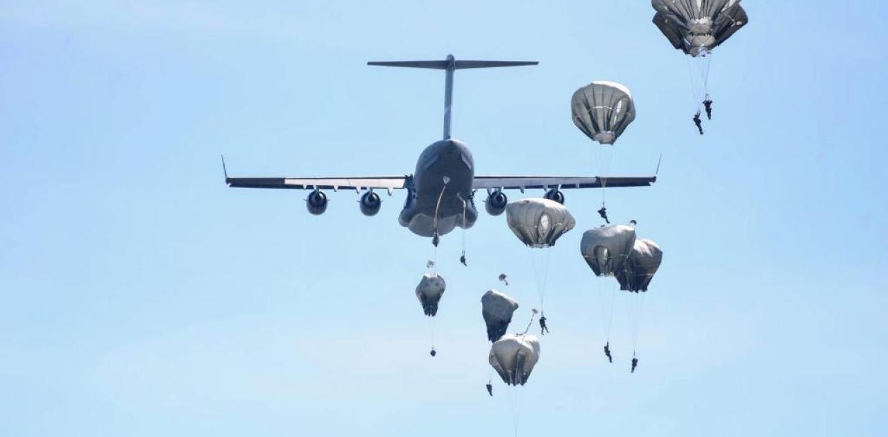 Bayonet Minotaur: Δείτε το Άλμα αλεξιπτωτιστών της 1ης ΤΑΞ ΚΔ-ΑΛ από ...