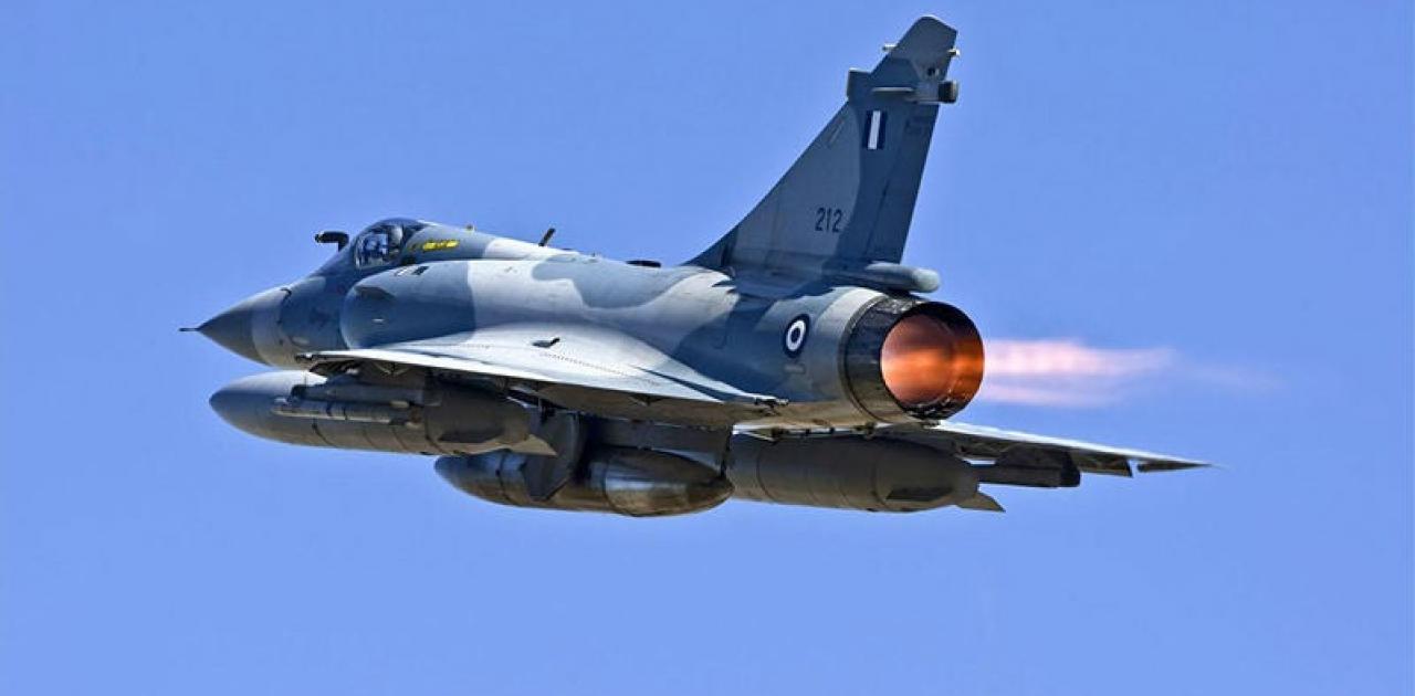 «Στόλαρε» το Mirage 2000: Πιθανή αιτία η εισρόφηση πουλιού - Την ...