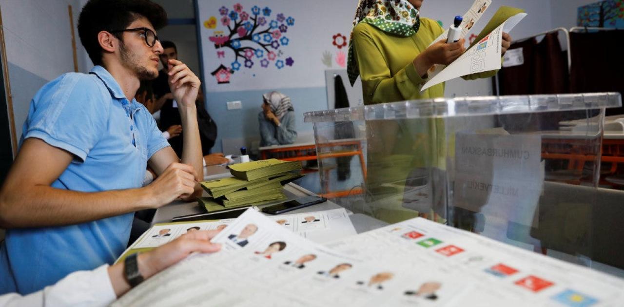 Έκλεισαν οι κάλπες στην Τουρκία - Ξεκινά η καταμέτρηση των ψήφων ...
