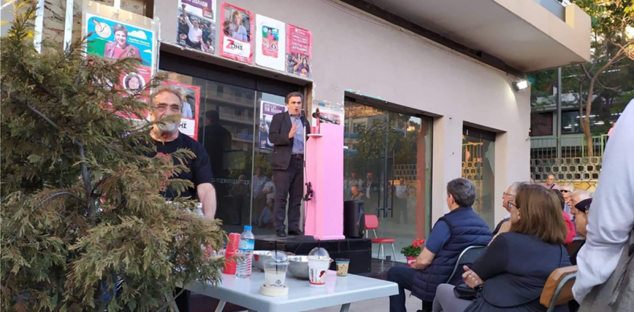 Τρεις και ο... κούκος στην ομιλία του Τσακαλώτου στο Γαλάτσι - Δείτε ...
