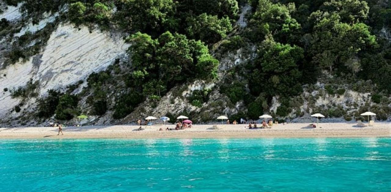 Παλαιό Τρίκερι: Ένα άγνωστο νησί για ονειρικές διακοπές (βίντεο ...