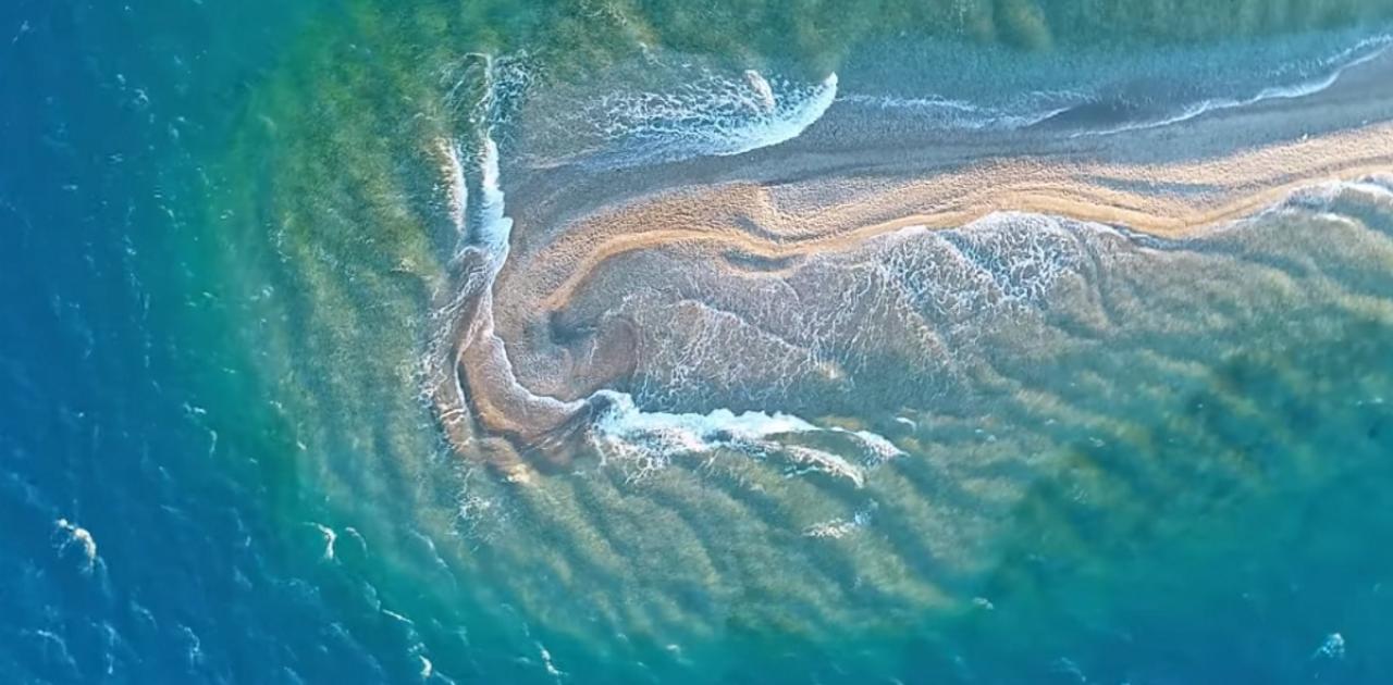 Πάτρα: Το “δρεπάνι” που κόβει τη θάλασσα – Ο μύθος και μια εκπληκτική ...