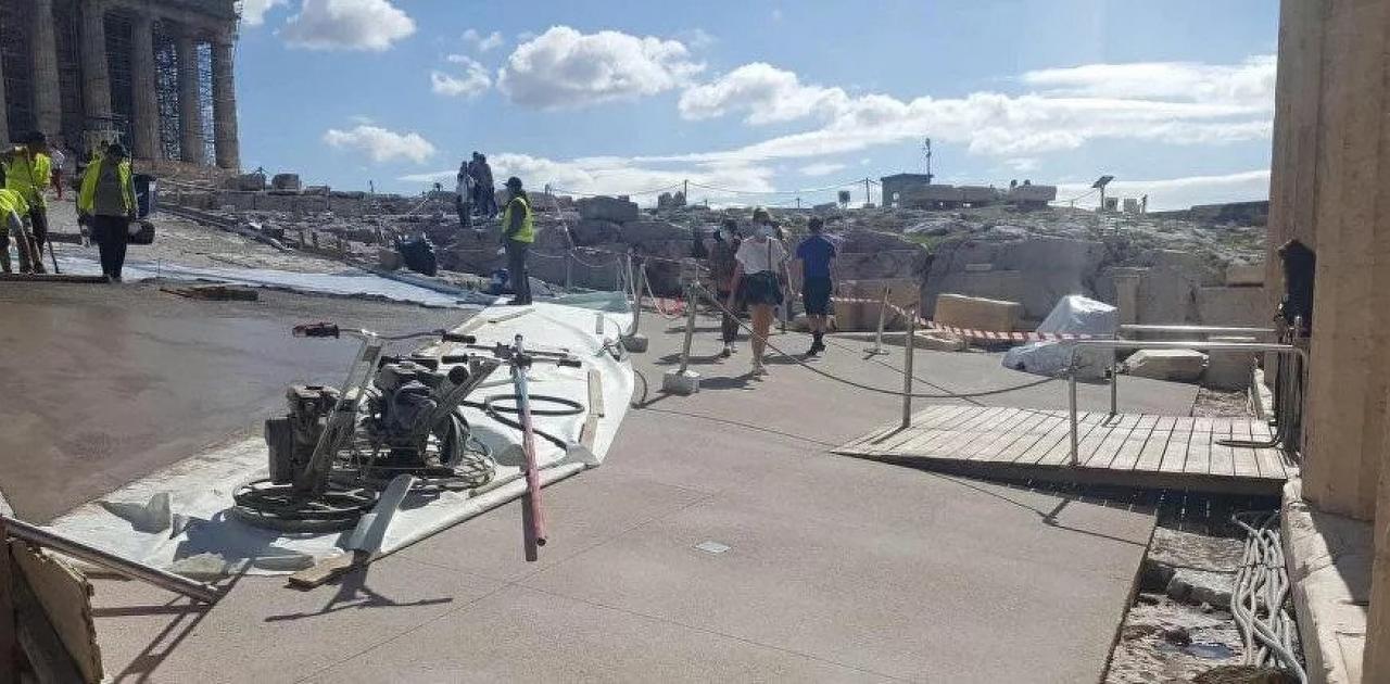 Βαπτίζουν το τσιμέντο "τεχνητό λίθο": Τι λέει η υπουργός για την ...