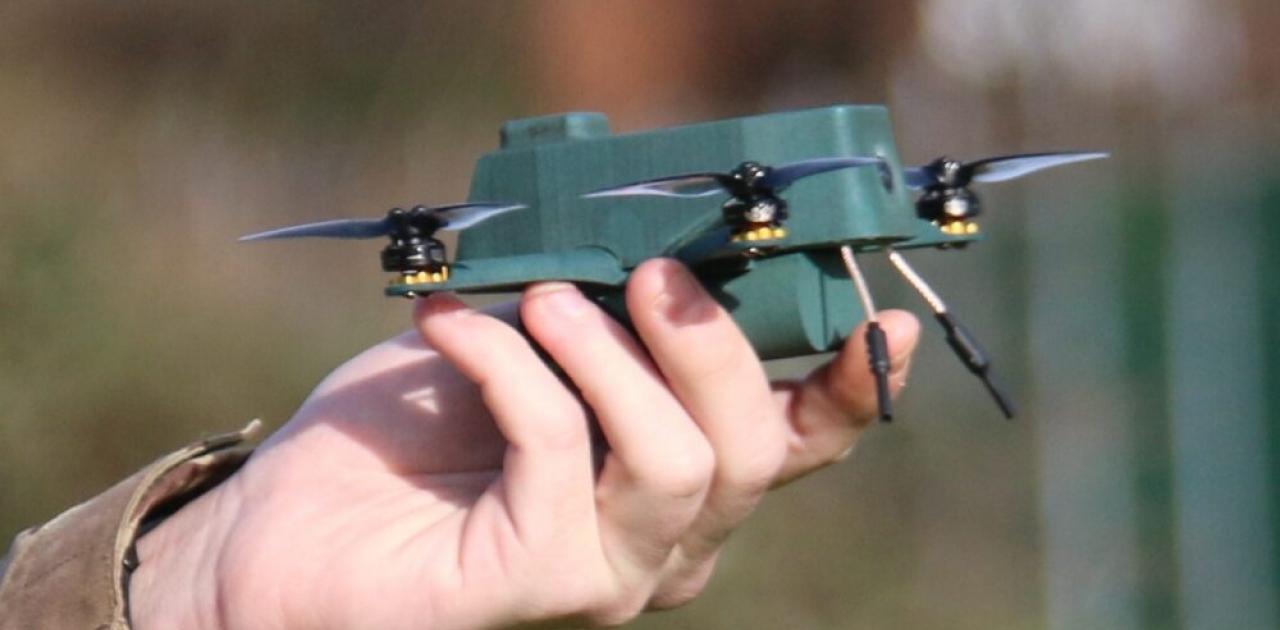 Ο Βρετανικός Στρατός προμηθεύθηκε 30 Νάνο "Bug" Drones για καλύτερη ...
