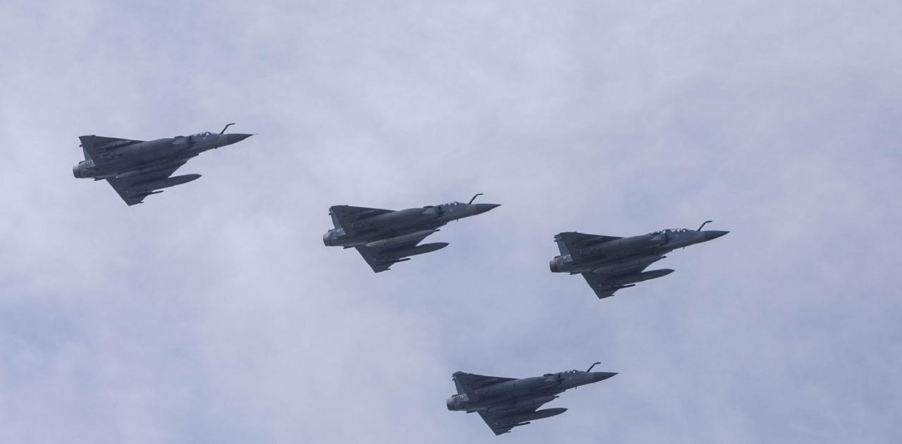 Θεσσαλονίκη: F-16 "έσχισαν" στον ουρανό για τα 200 χρόνια από το 1821 ...