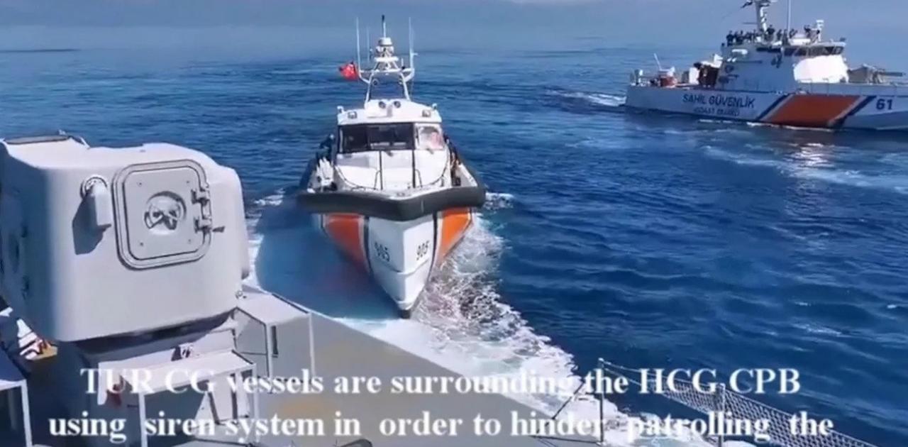 Δείτε πως παρενοχλούν οι τουρκικές ακταιωροί τα ελληνικά σκάφη στο ...