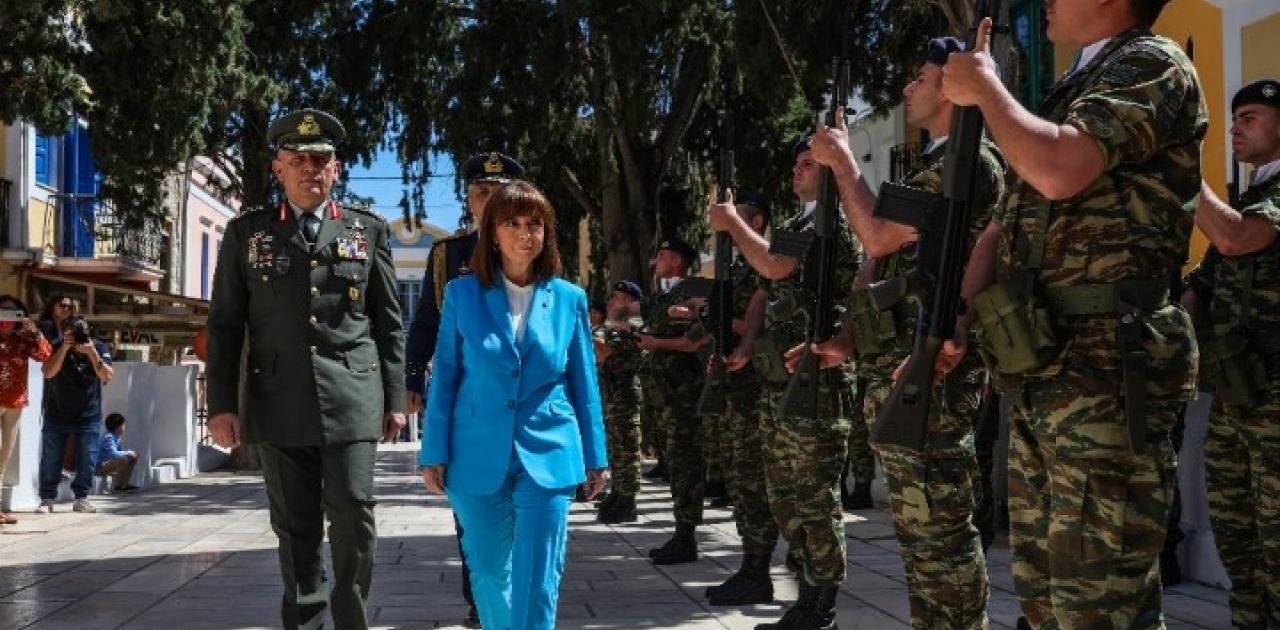 Στη Σύμη για τις εορταστικές εκδηλώσεις της 8η Μαϊου 1945 η ΠτΔ ...