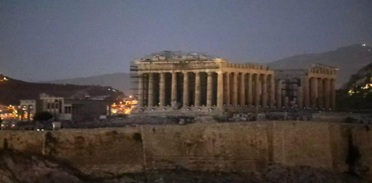 Corriere della Sera: «Τελείωσε η κρίση του δημόσιου χρέους της Ελλάδας μετά από 12 χρόνια ...