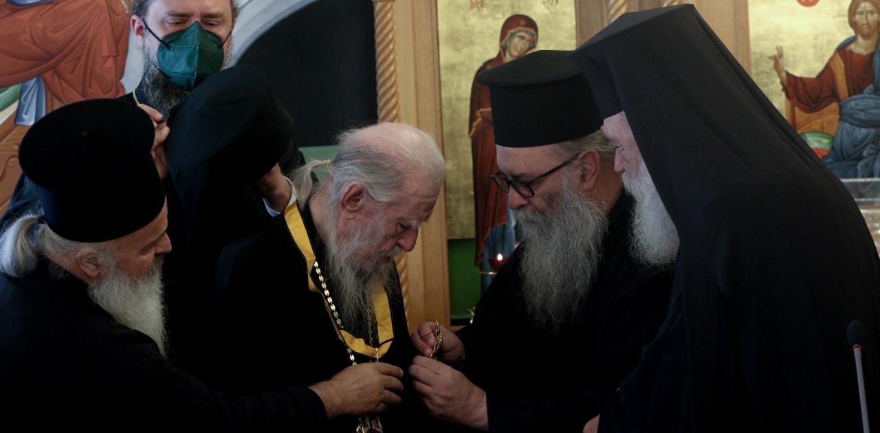 Δ.Ι.Σ: Απένειμαν τον Χρυσό Σταυρό του Αποστόλου Παύλου στον απερχόμενο ...