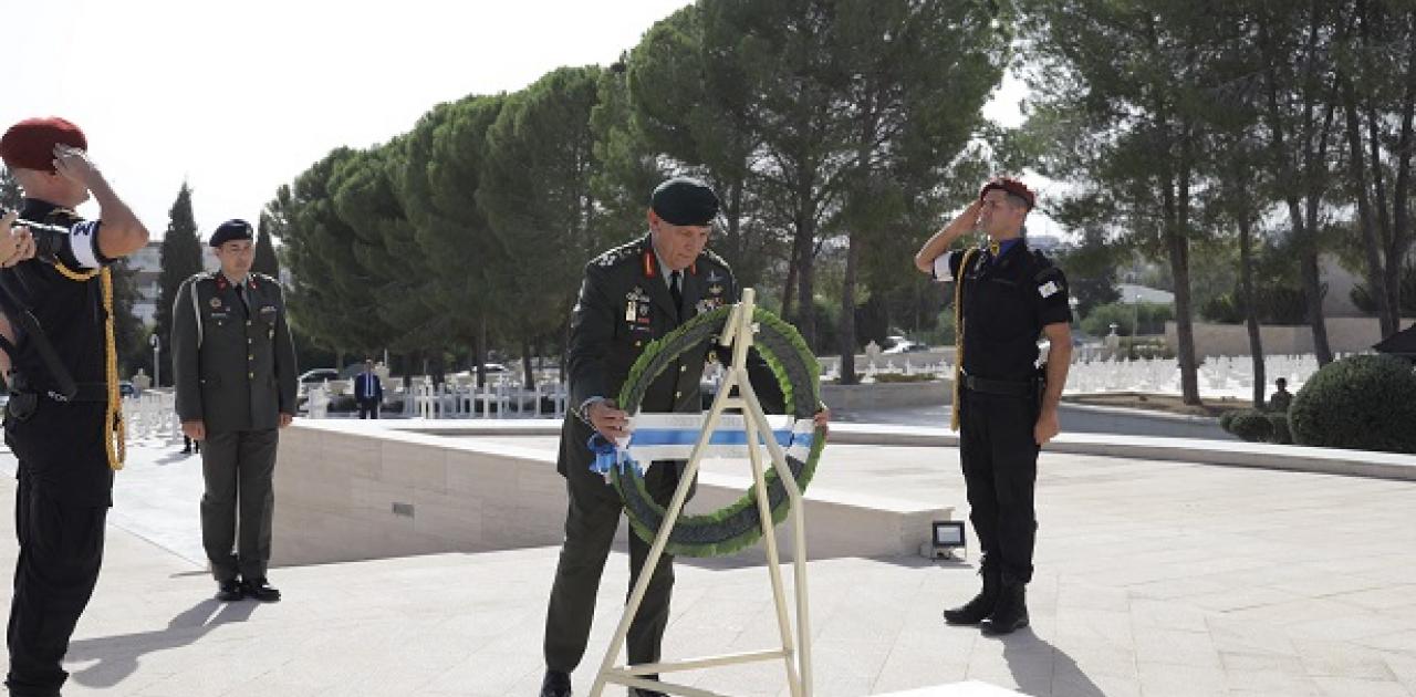 Αρχηγός ΓΕΕΘΑ: Κατάθεση Στεφάνου στον Τύμβο Μακεδονίτισσας | Pentapostagma