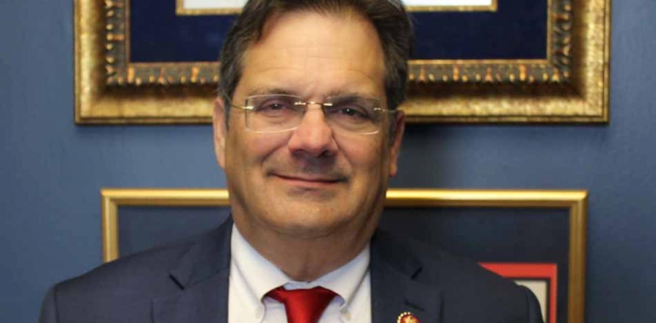 Ενδιάμεσες εκλογές ΗΠΑ: Εξελέγησαν ξανά Γκας Μπιλιράκης και Τζον ...