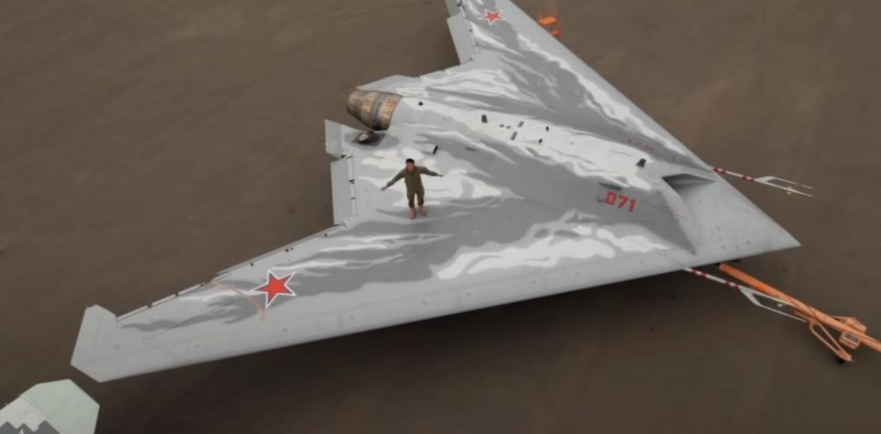 Βγαίνει για "κυνήγι" νέο ρωσικό UCAV: Εντοπίστηκαν τα UAV S-70 Hunter ...