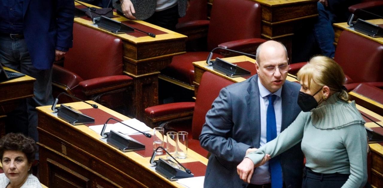 Ολομέλεια: To επεισόδιο στη Βουλή με τη Φωτεινή Πιπιλή | Pentapostagma