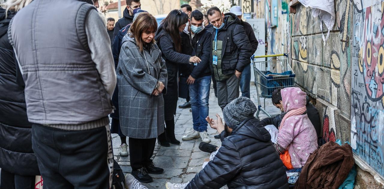 Η ΠτΔ συνομίλησε με τοξικομανείς σε δράση του ΟΚΑΝΑ στο κέντρο της ...