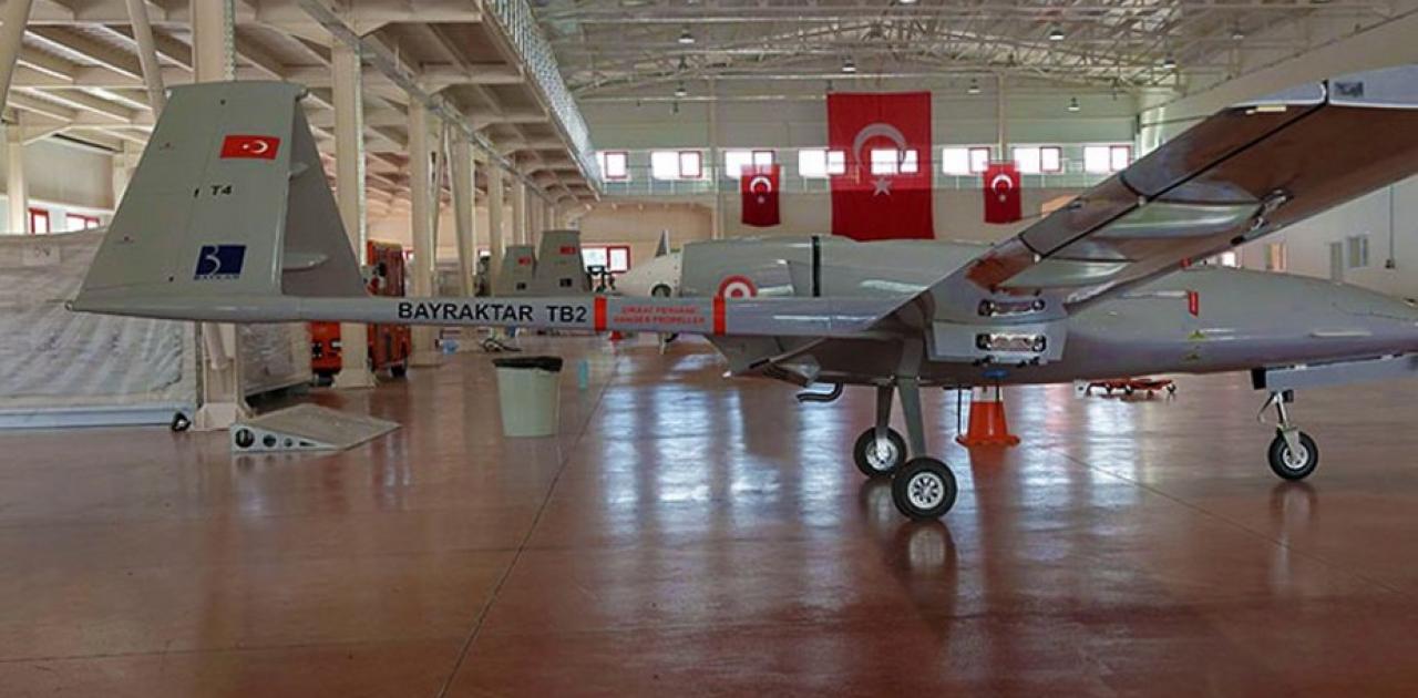 Ακόμα και οι Αλβανοί αποκτούν εξοπλισμένα με πυραύλους drones Bayraktar ...