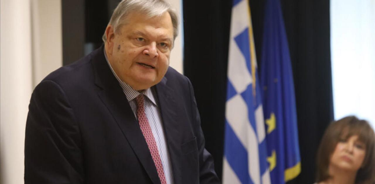 Ο Βενιζέλος δεν αρνείται να παίξει το τρίτο πρόσωπο που προτείνει ο ...