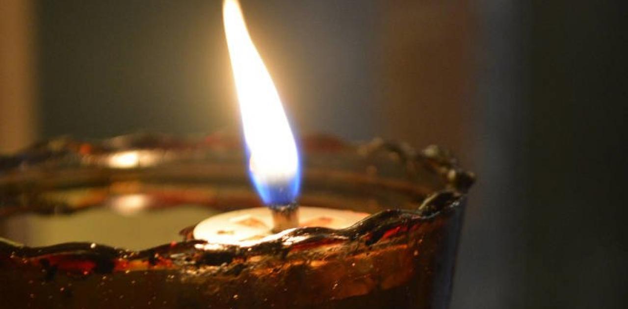 Γιατί βάζουμε λάδι στο καντήλι; - Τι συμβολίζει; | Pentapostagma