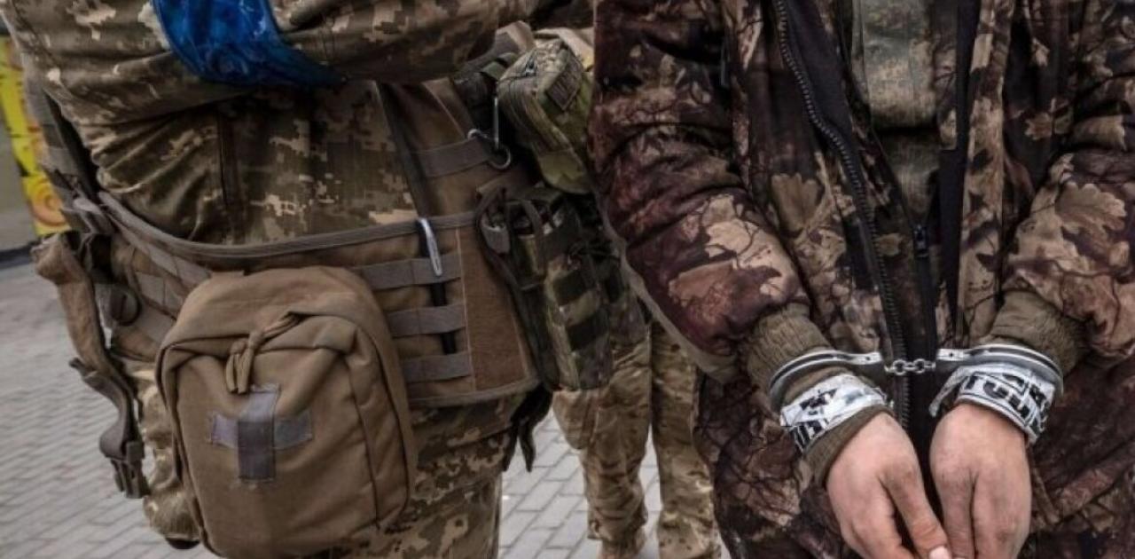 Ουκρανία: Επέστρεψαν στην πατρίδα τους 130 αιχμάλωτοι πολέμου (Βίντεο ...