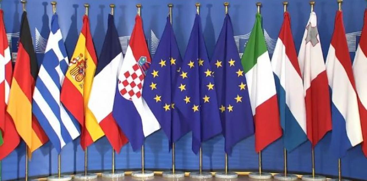 Αυτή είναι η ευρωπαϊκή χώρα όπου απαγορεύεται να κυματίζουν σχεδόν όλες ...
