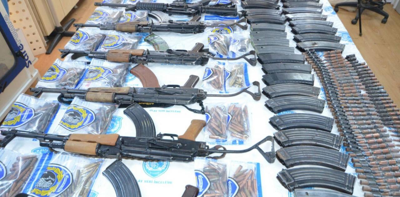 The weapons showed up in Turkey - An armed attack on an AKP stand ...