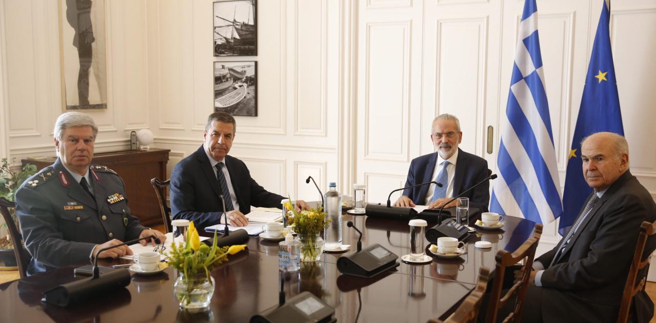 Ευρεία σύσκεψη στο Μαξίμου για τις μεταναστευτικές ροές στον Έβρο ...