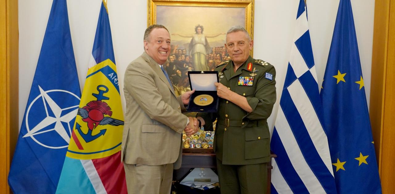 Συνάντηση Αρχηγού ΓΕΕΘΑ με τον Πρόεδρο και Εκτελεστικό Διευθυντή του ...