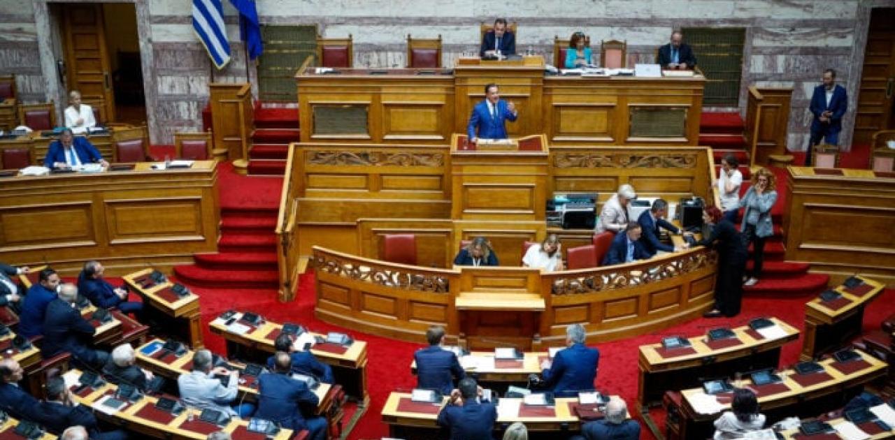 Πέρασε από τη Βουλή το νέο εργασιακό! Υπερψηφίστηκε με 158 "ναι"- Όλα ...