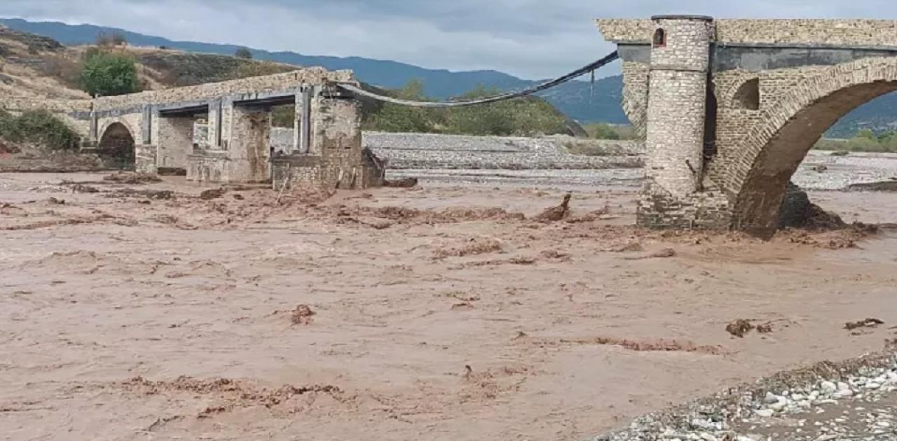 Η ιστορία του γεφυριού της Σαρακίνας που κατέρρευσε από την κακοκαιρία ...