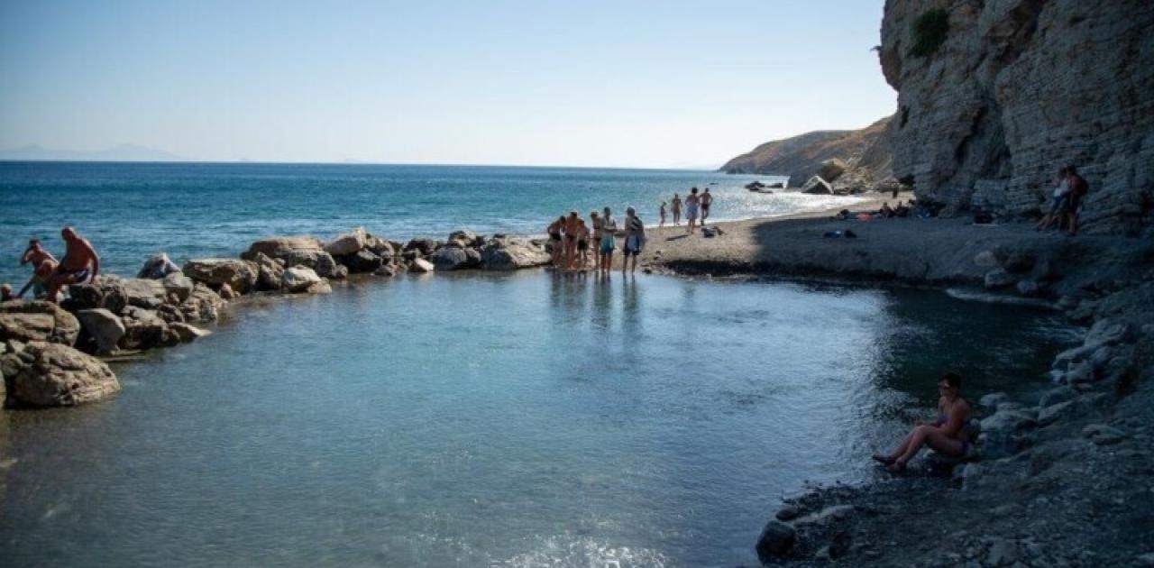 Η μυστική παραλία στην Κω που αναβλύζουν «καυτά» νερά και θυμίζει ...