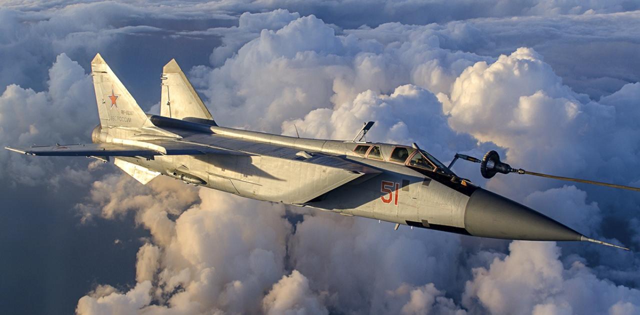 Πόση ώρα μπορεί να πετά ένα ρωσικό MiG-31K εξοπλισμένο με τον υπερ ...