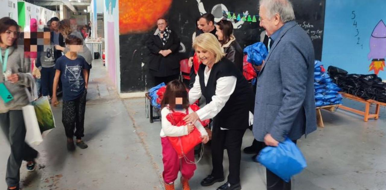 Χριστούγεννα με τα «παιδιά του πολέμου» στη Θήβα για τη Σοφία Βούλτεψη ...
