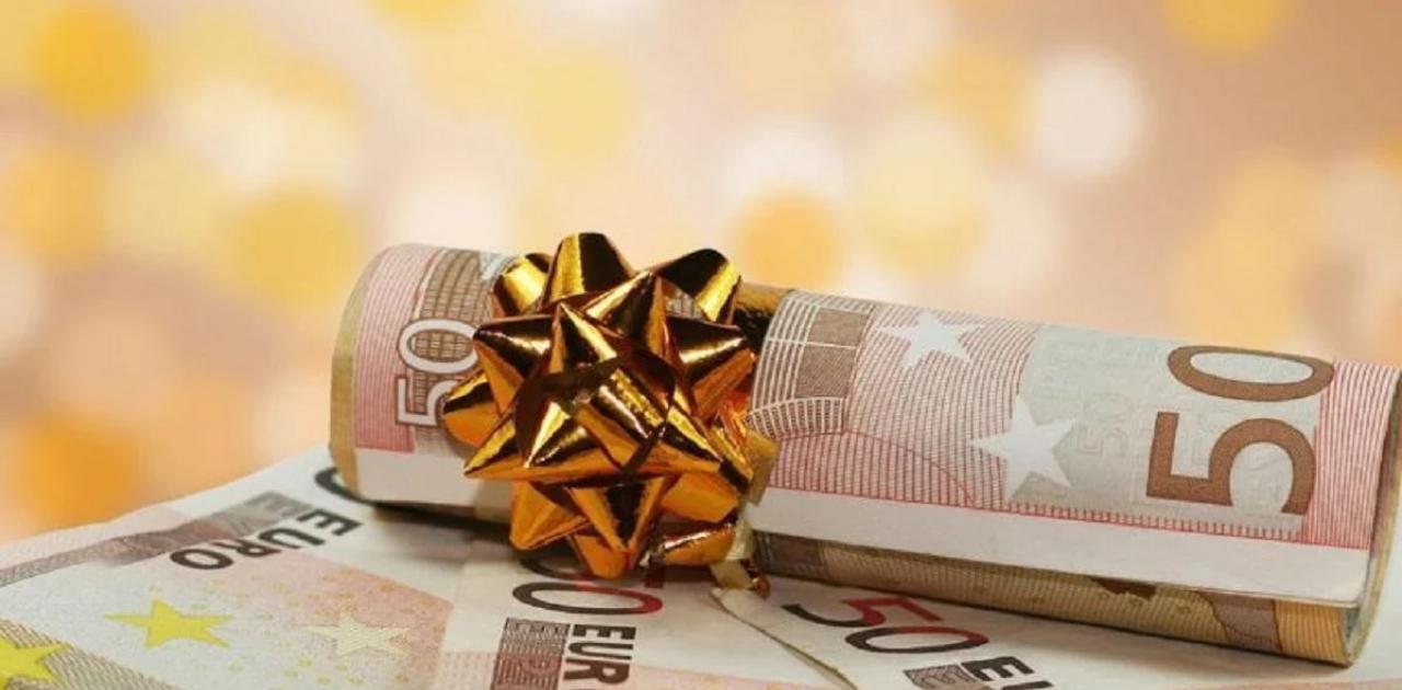 Ήρθε νωρίς φέτος ο «Άγιος Βασίλης» - Από σήμερα καταβάλλονται δώρα ...