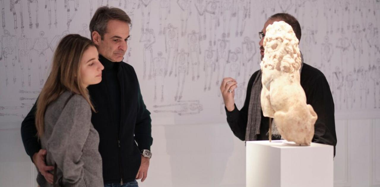 Στην έκθεση «Χαιρώνεια 2 Αυγούστου 338 π.Χ.» ο Κυριάκος Μητσοτάκης με ...
